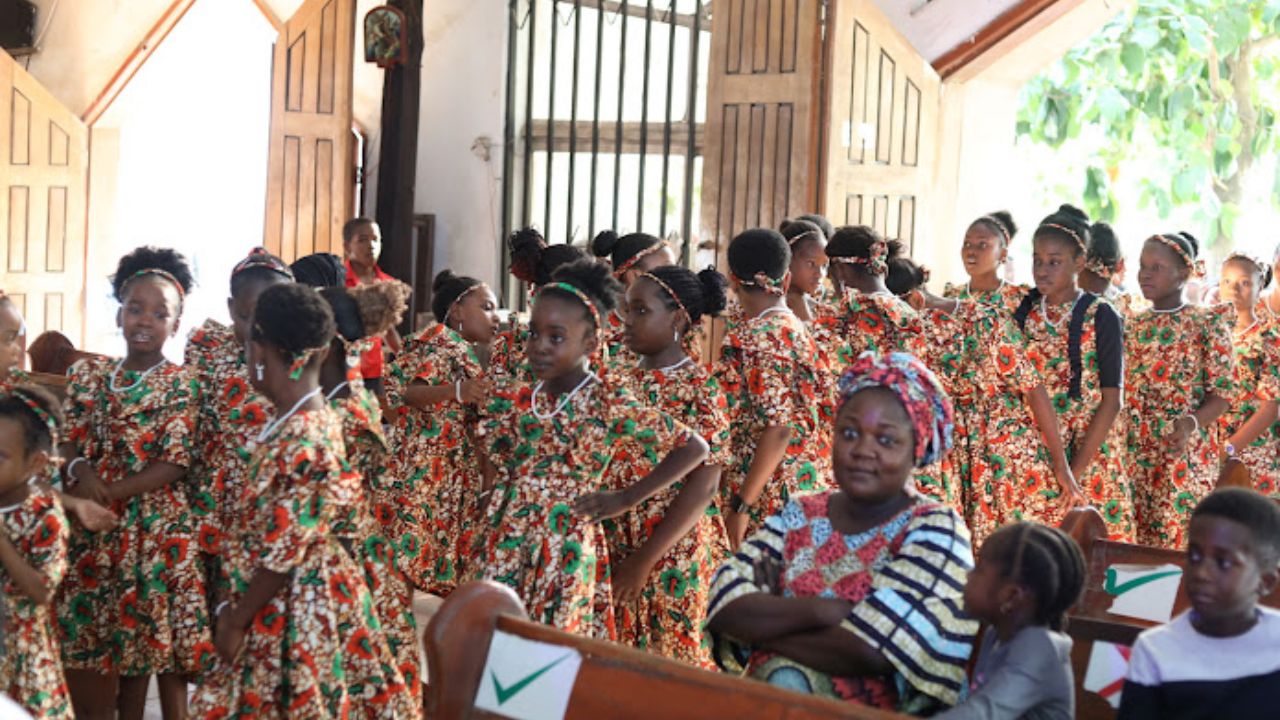 Photos from Church of the 12 Apostles 2023 Christmas Carol | Church of ...