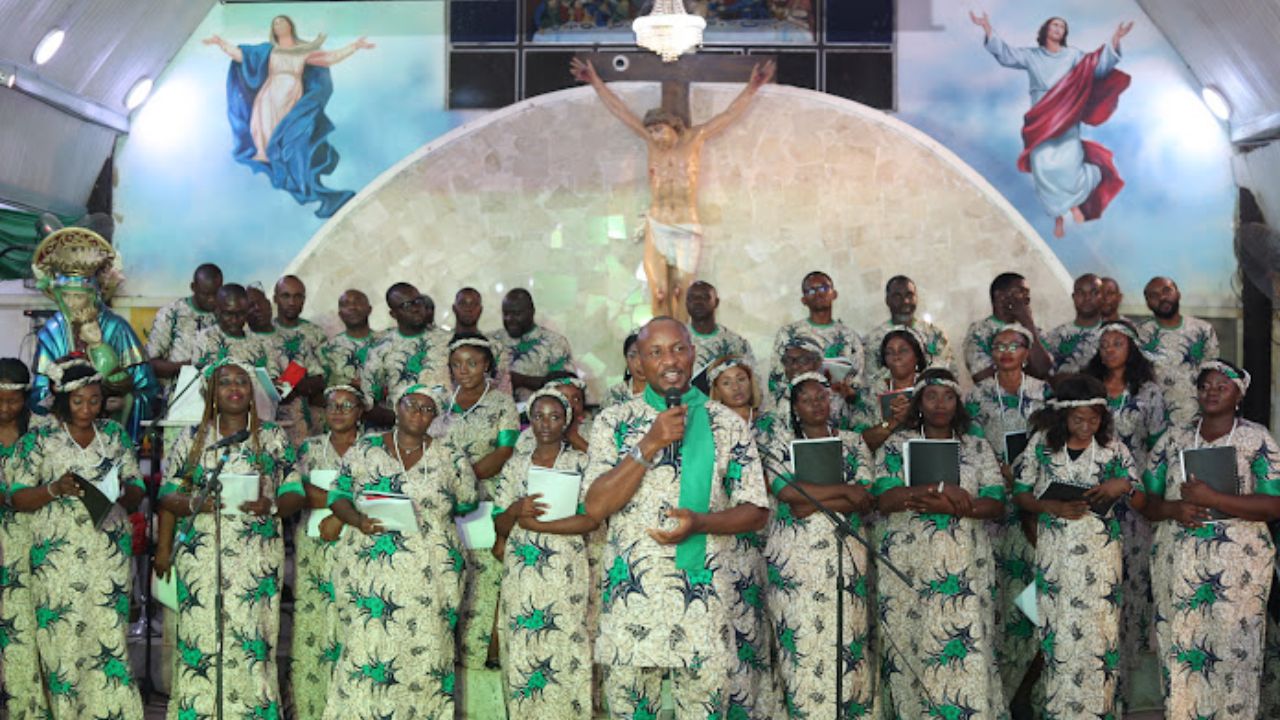 Photos from Church of the 12 Apostles 2023 Christmas Carol | Church of ...